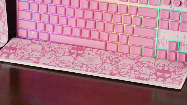 Razer Hello Kitty Collection_keyboard wristrest - gamersantai.com