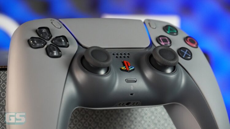 DualSense-30th-Anniversary-Limited-Edition_close-up - gamersantai.com